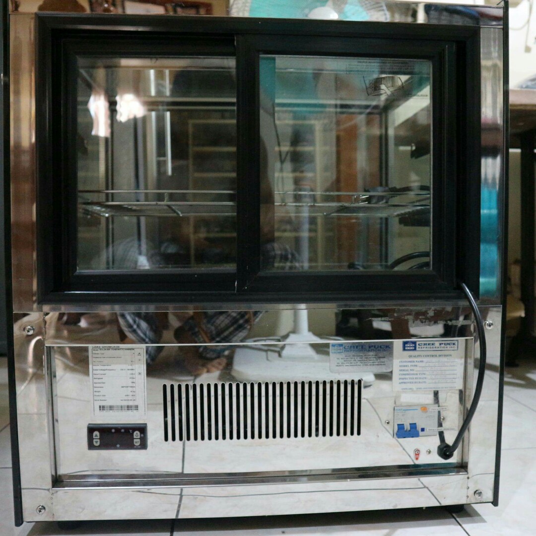 Chee puck 3 layer counter-top cake display chiller, TV & Home ...