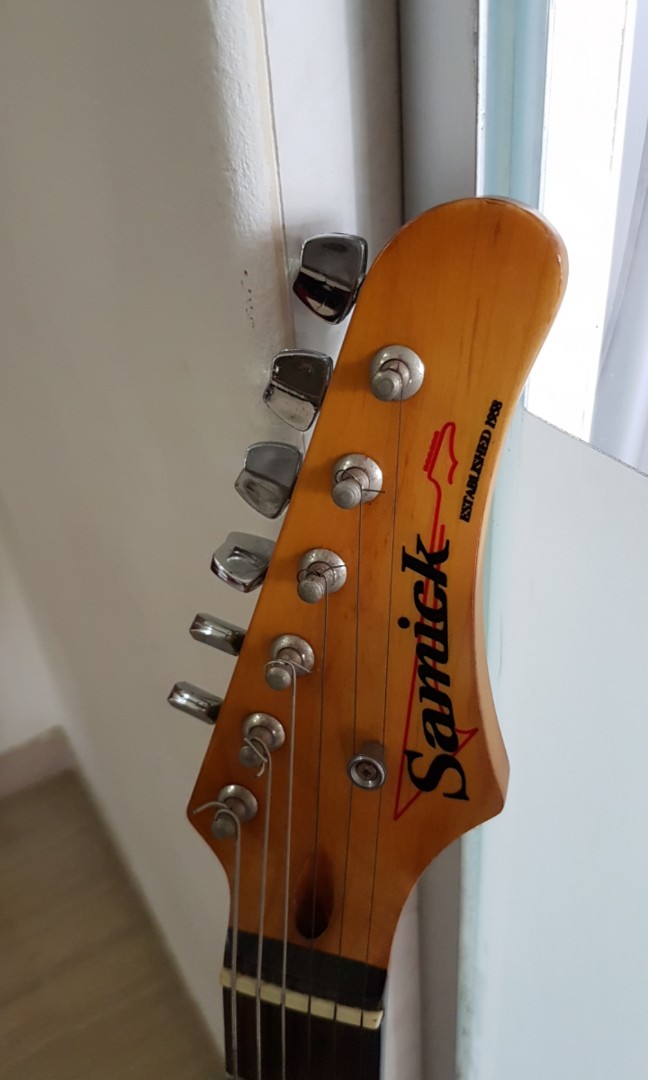 Samick Electric Guitar, Hobbies & Toys, Music & Media, Musical Instruments on Carousell