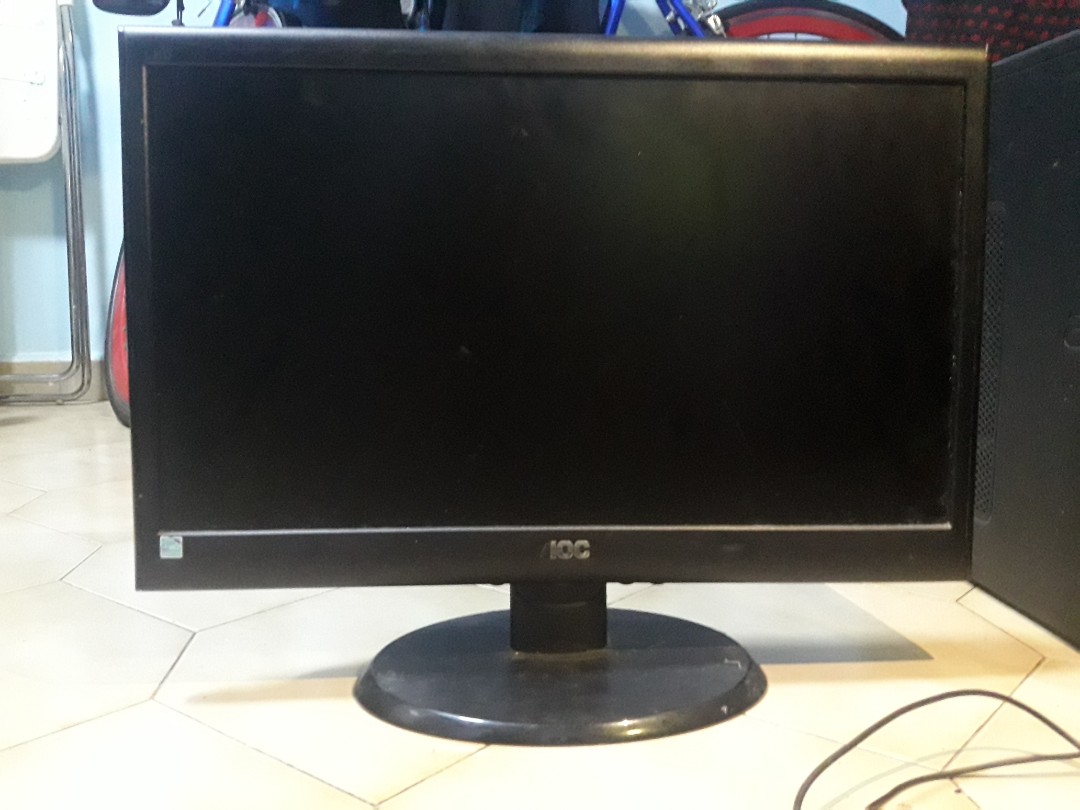 AOC LCD monitor, Computers & Tech, Desktops on Carousell
