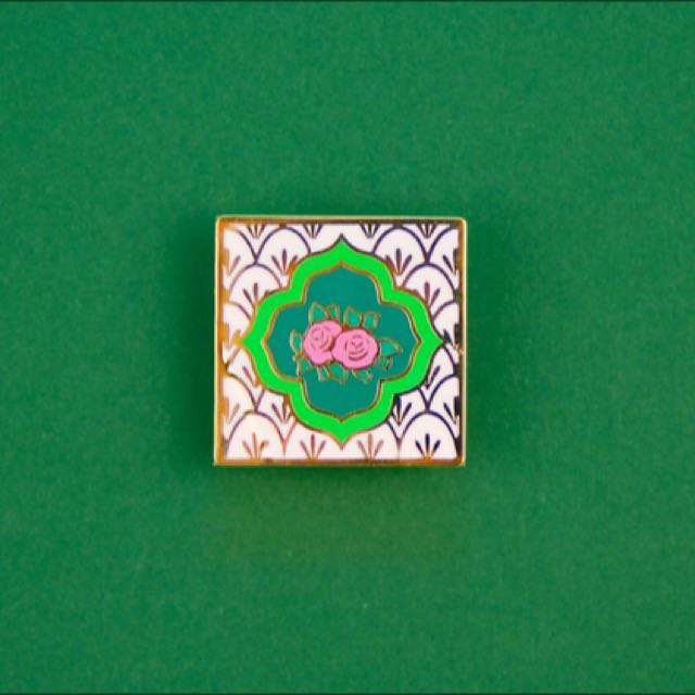 Peranakan Tile Badge White By Singapore Souvenirs for Museum Label, Hobbies & Toys, Stationery ...