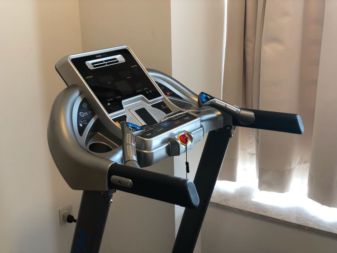 Freeform F80 Marathon Runner Treadmill, Sports Equipment, Exercise ...