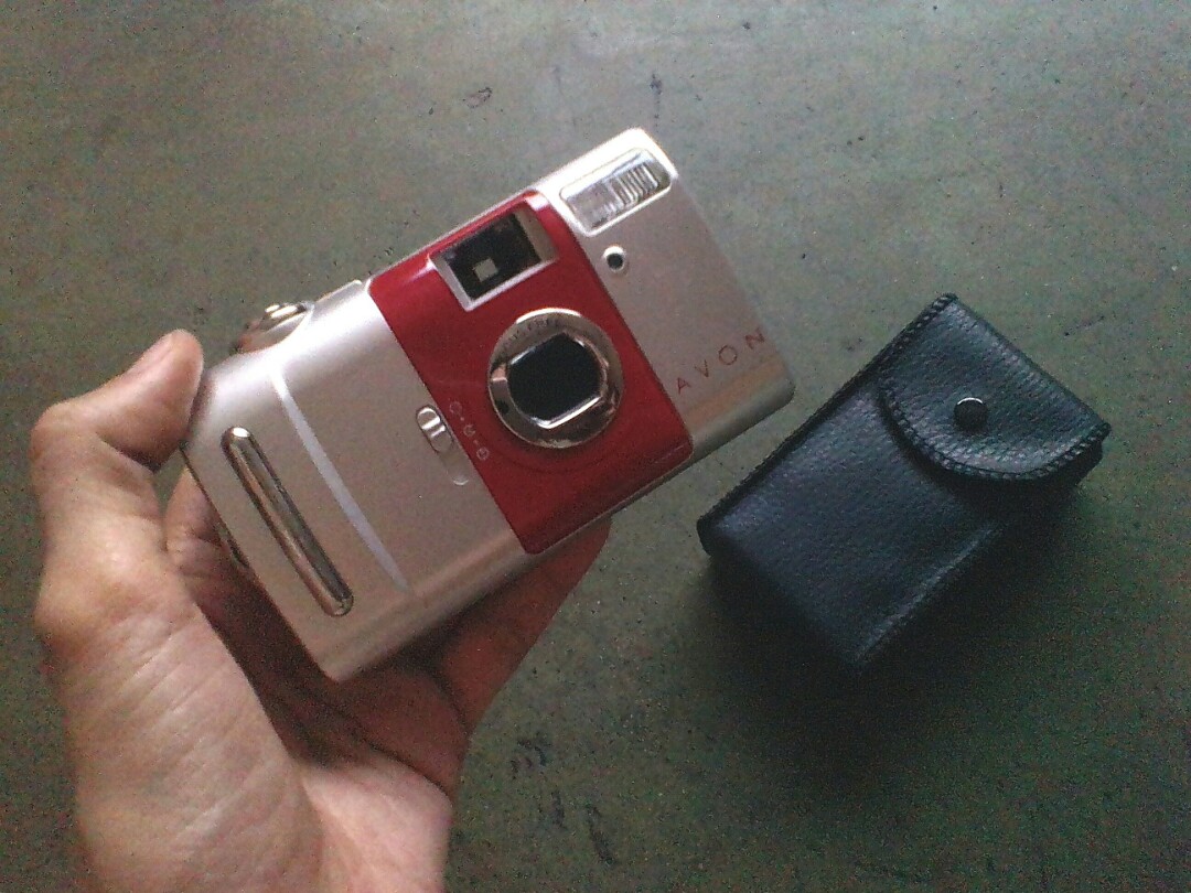 Avon Film-based Camera 2, Photography, Cameras on Carousell