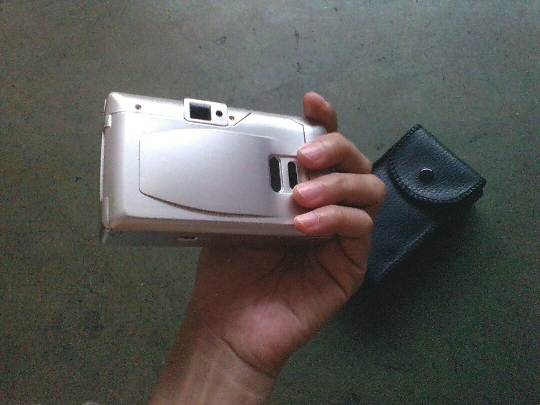 Avon Film-based Camera 2, Photography, Cameras on Carousell