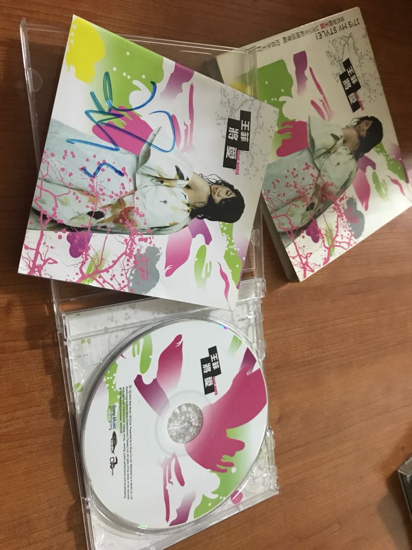 Faye Wong To Love album with Faye Wong signature, Hobbies & Toys, Music & Media, CDs & DVDs on ...