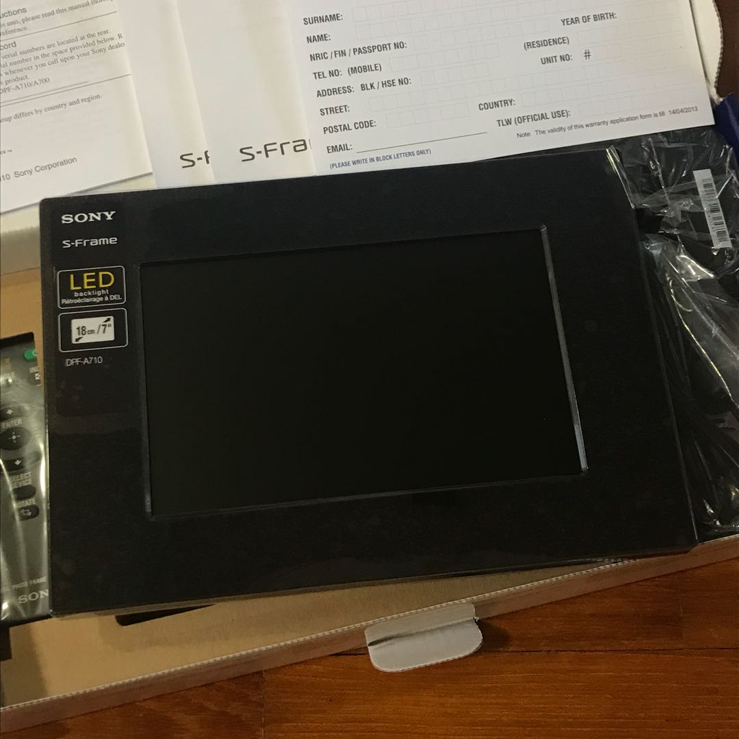 Sony Digital Photo Frame, Furniture & Home Living, Home Decor, Frames ...