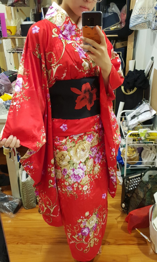 Red Kimono furisode black obi, Hobbies & Toys, Memorabilia ...