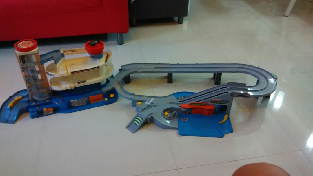 Tomica Track, Hobbies & Toys, Toys & Games on Carousell