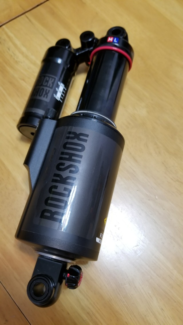 Brand new Rockshox vivid air r2c （mtb 單車 bike 尾避震 shock）, 運動產品, 單車及配件 ...