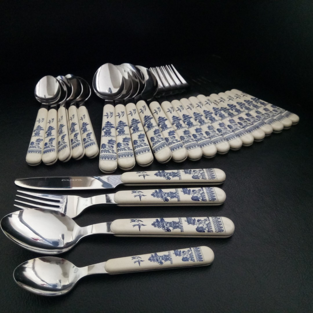 Vintage collector's 24 piece Stainless Cutlery Set (WILLOW PATTERN ...