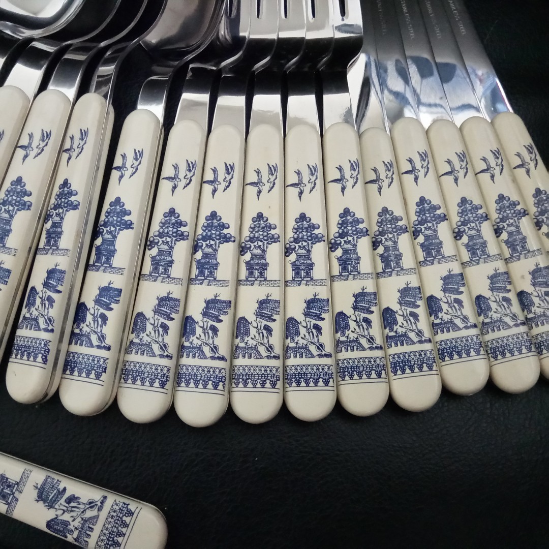Vintage collector's 24 piece Stainless Cutlery Set (WILLOW PATTERN ...