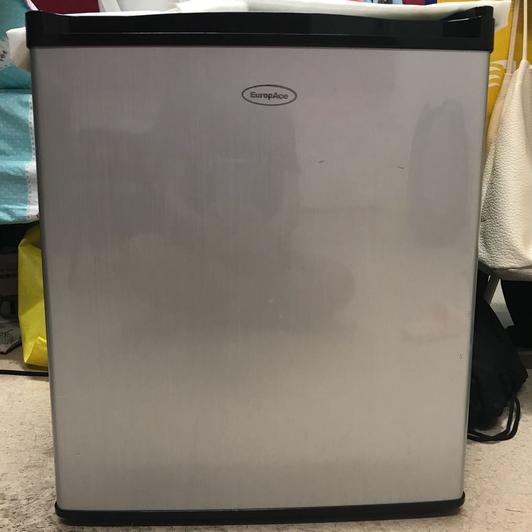 EuropAce Mini fridge ER9250 bar fridge, TV & Home Appliances, Kitchen ...