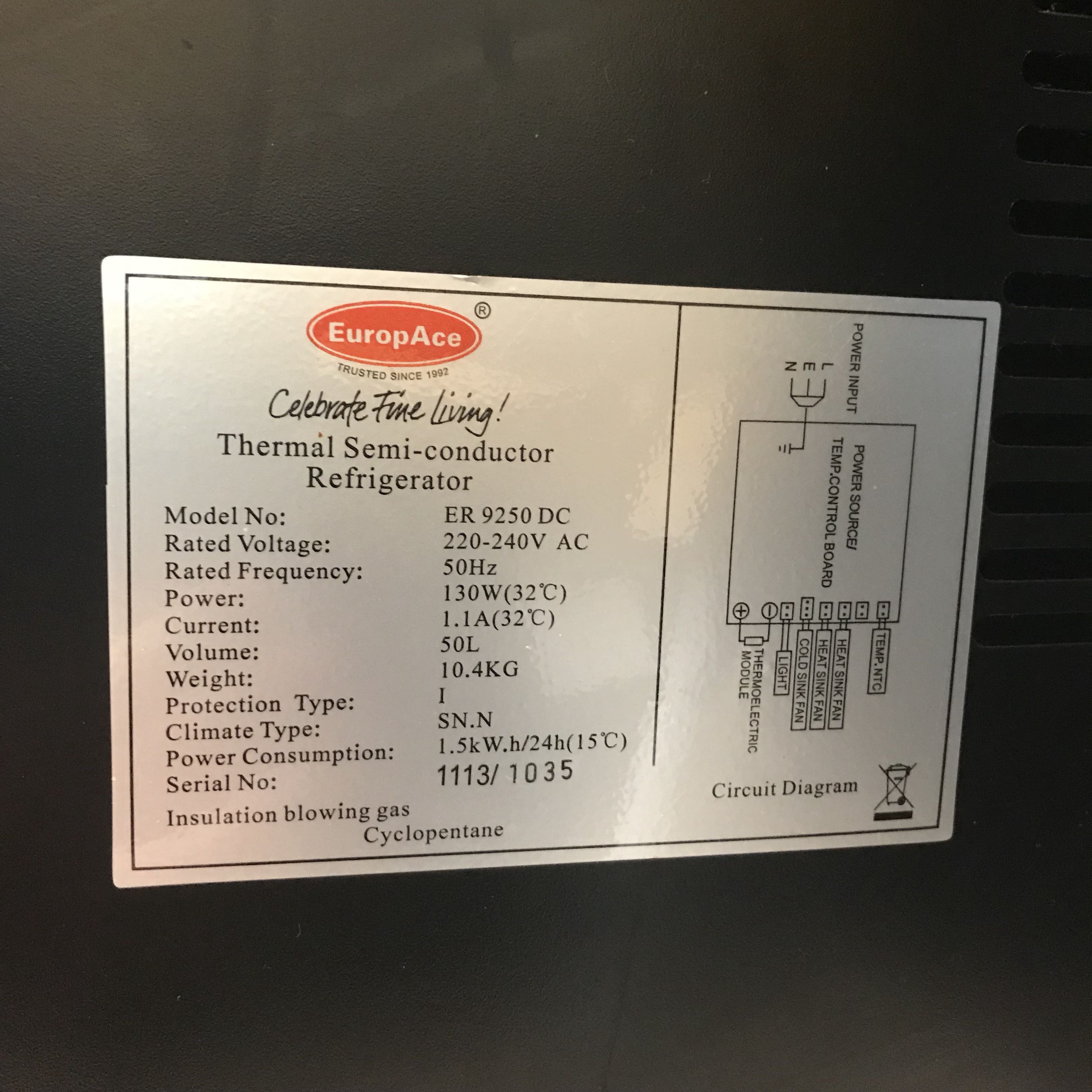 EuropAce Mini fridge ER9250 bar fridge, TV & Home Appliances, Kitchen ...