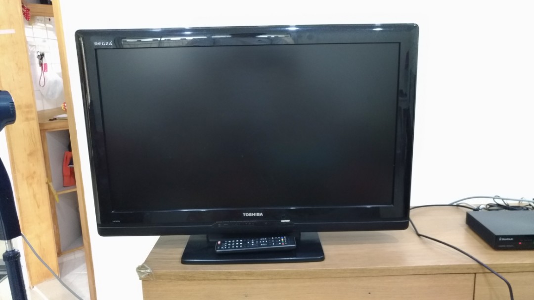 Toshiba Regza 32" LCD With Remote, TV & Home Appliances, TV ...