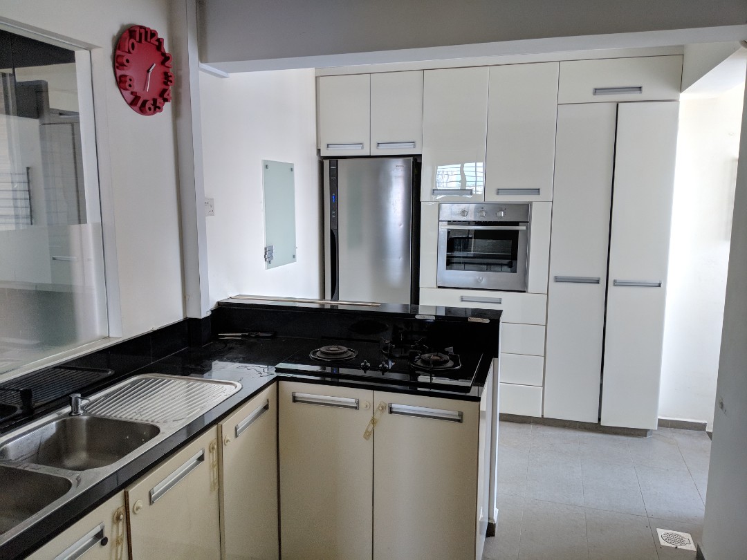 Bright, spacious, 5 room point-block unit near Fengshan 85, Property ...