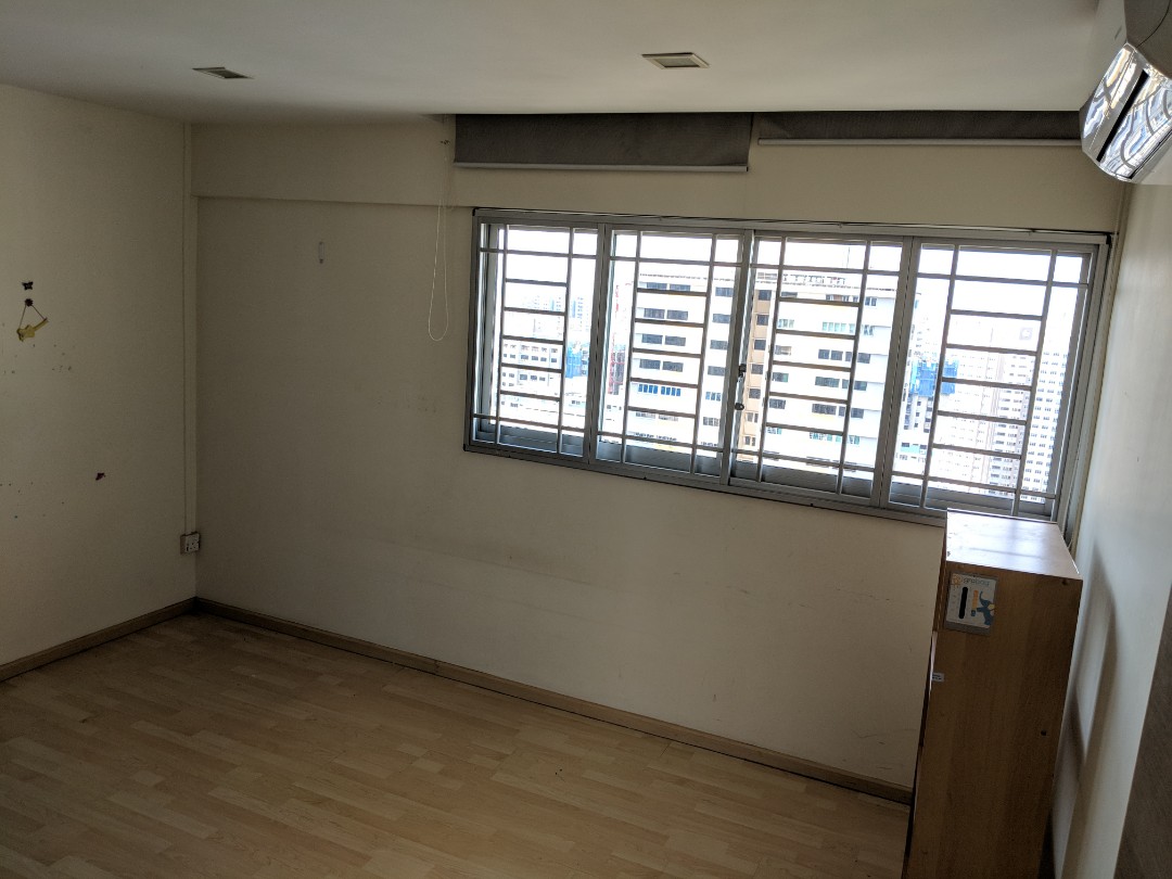 Bright, spacious, 5 room point-block unit near Fengshan 85, Property ...