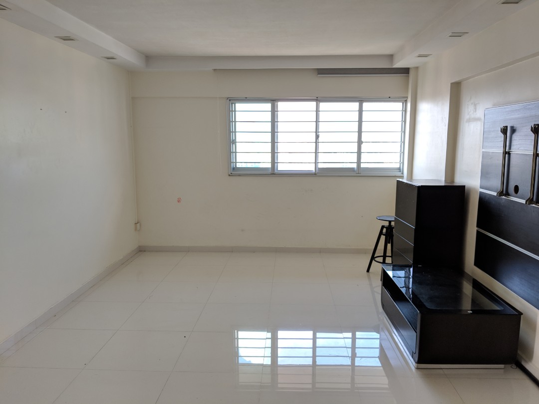 Bright, spacious, 5 room point-block unit near Fengshan 85, Property ...