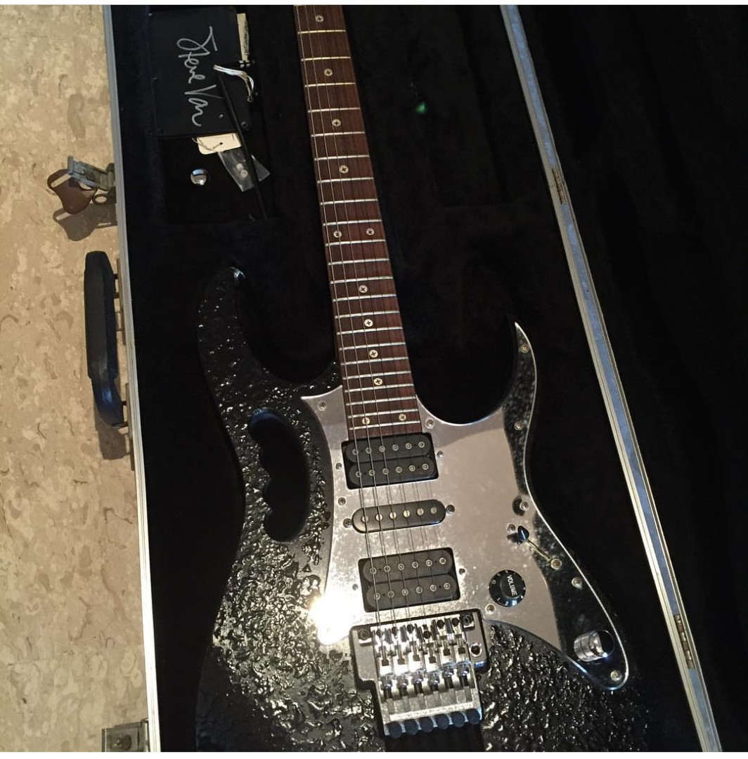 STEVE VAI collector's item Ibanez JEM 7DBK, Hobbies & Toys, Music ...