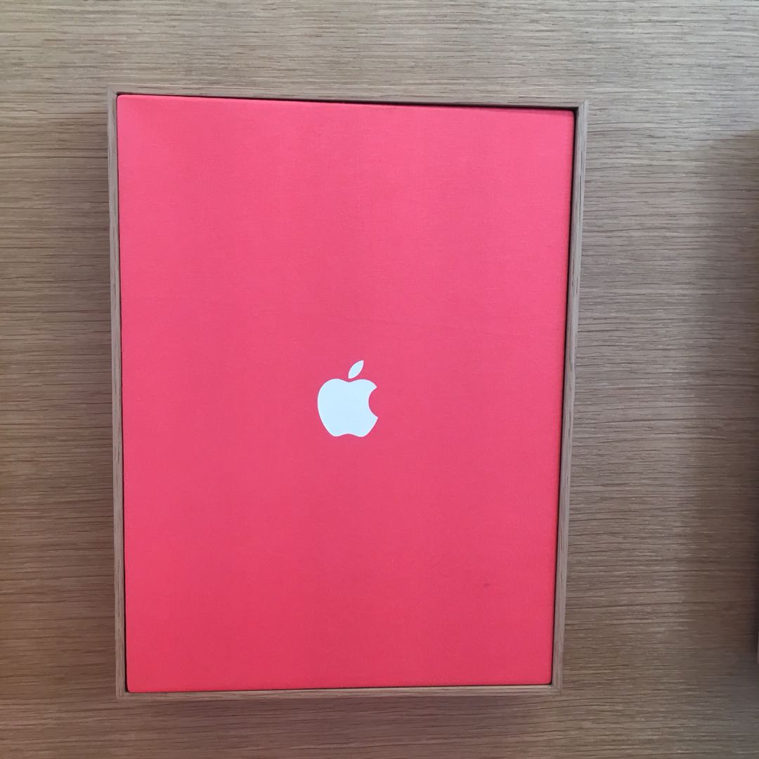 Official Apple T-shirt for Apple fans ( Apple merchandise from Apple ...