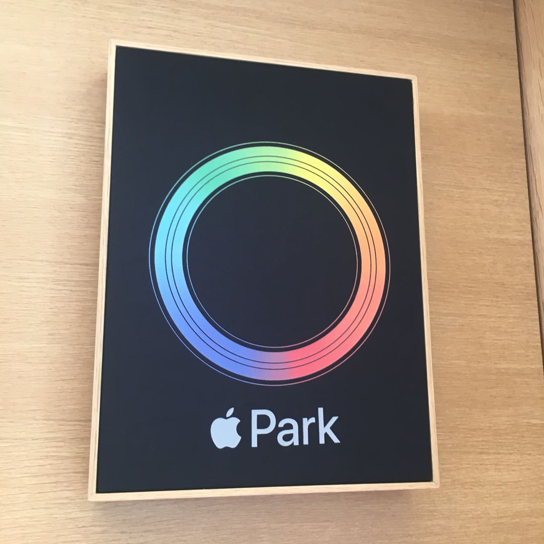 Official Apple T-shirt for Apple fans ( Apple merchandise from Apple ...