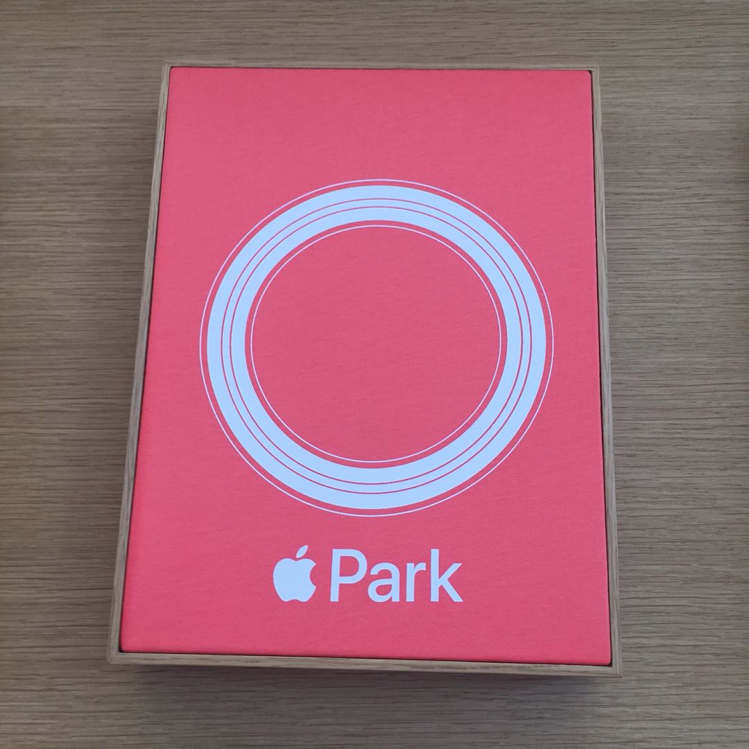 Official Apple T-shirt for Apple fans ( Apple merchandise from Apple ...