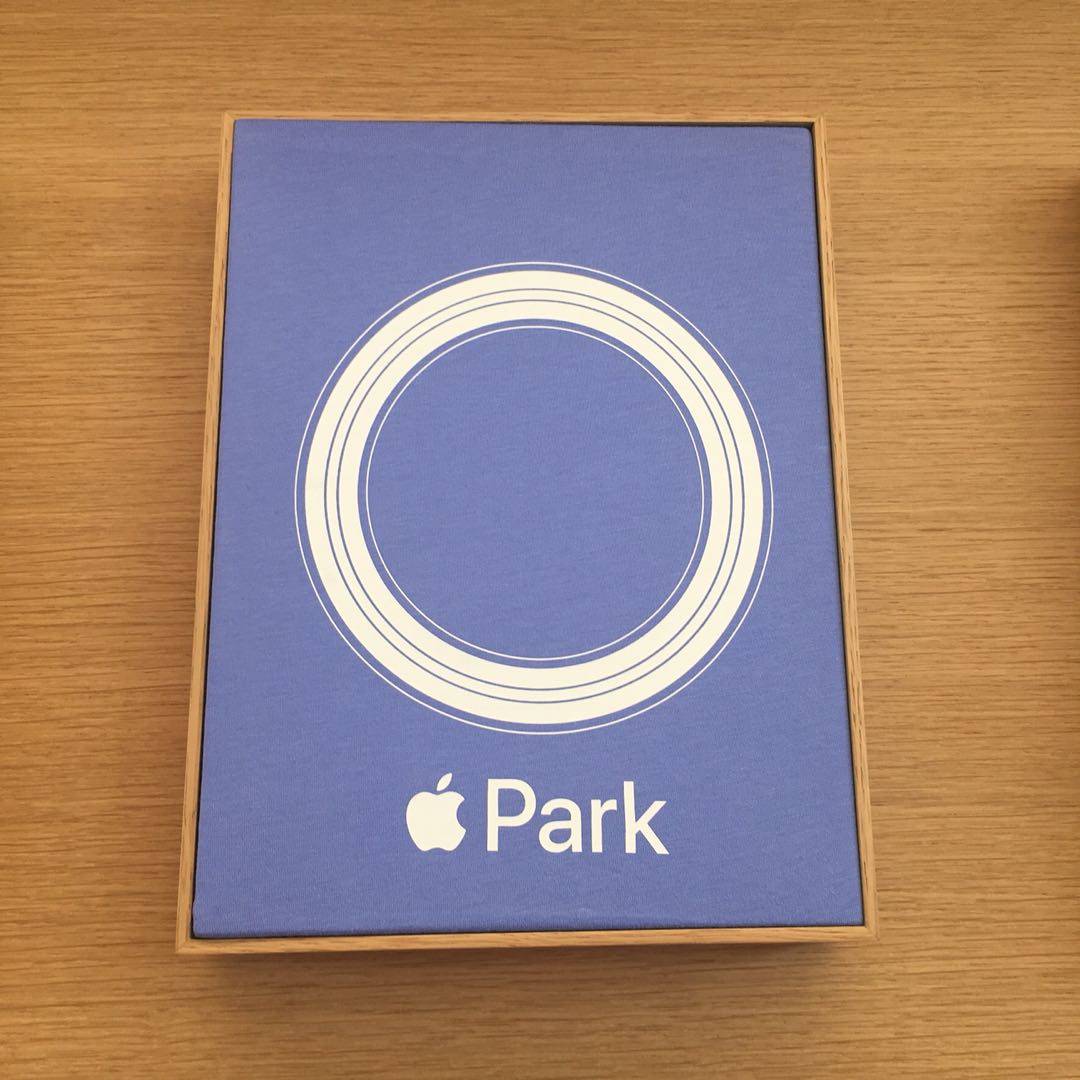 Official Apple T-shirt for Apple fans ( Apple merchandise from Apple ...