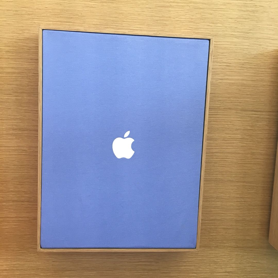 Official Apple T-shirt for Apple fans ( Apple merchandise from Apple ...