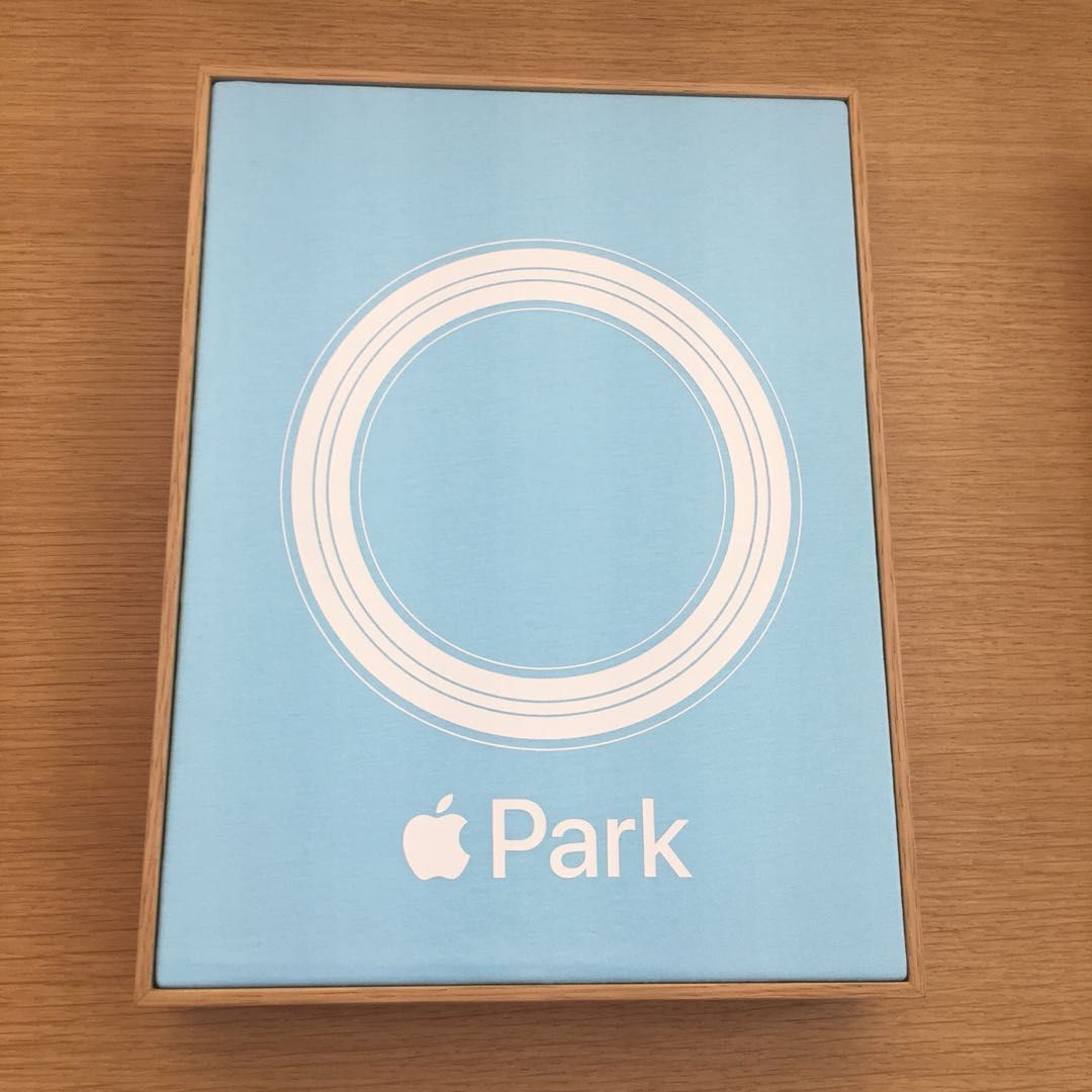 Official Apple T-shirt for Apple fans ( Apple merchandise from Apple ...