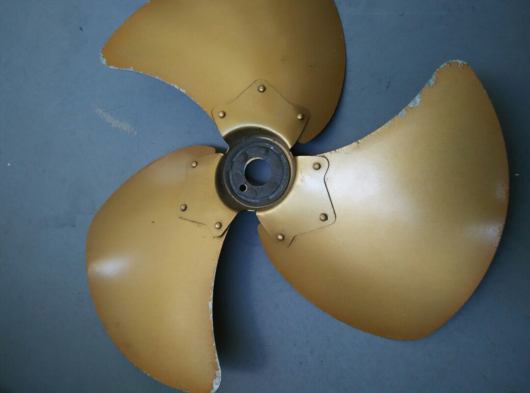 FAN FIN, Furniture & Home Living, Lighting & Fans, Fans on Carousell