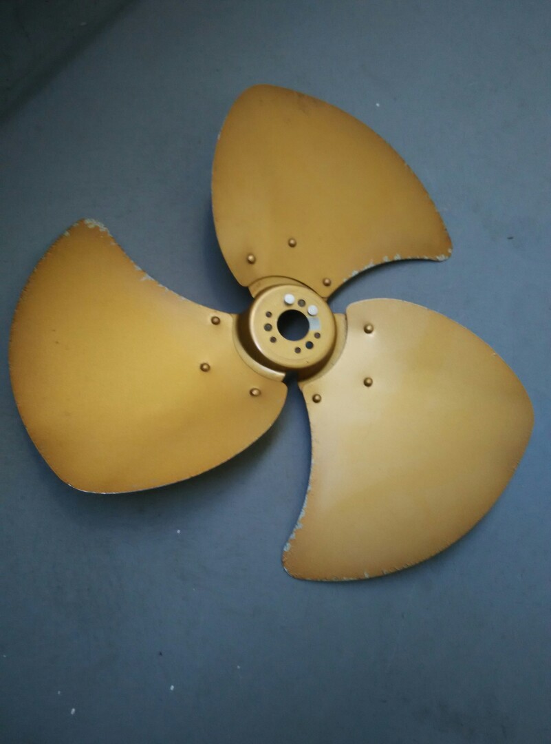 FAN FIN, Furniture & Home Living, Lighting & Fans, Fans on Carousell