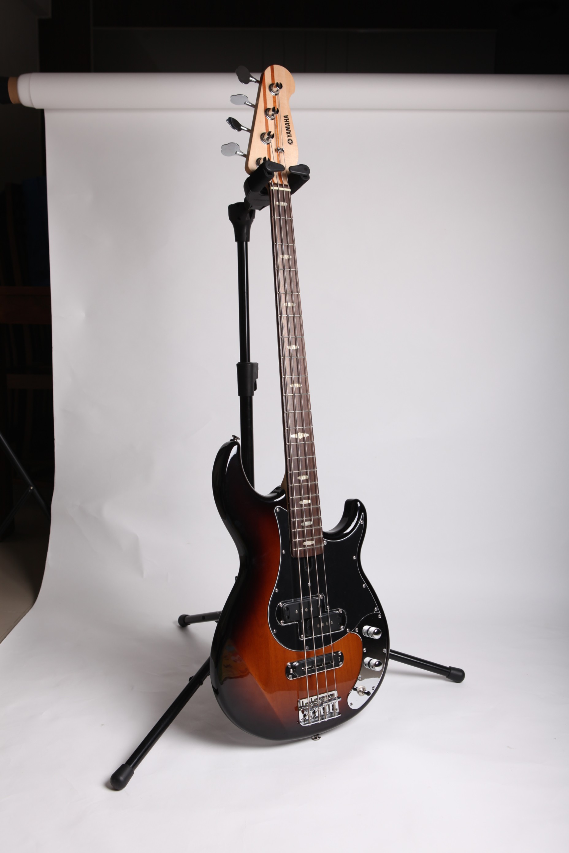 Yamaha BB424X Sunburst Bass Guitar, Hobbies & Toys, Music & Media ...