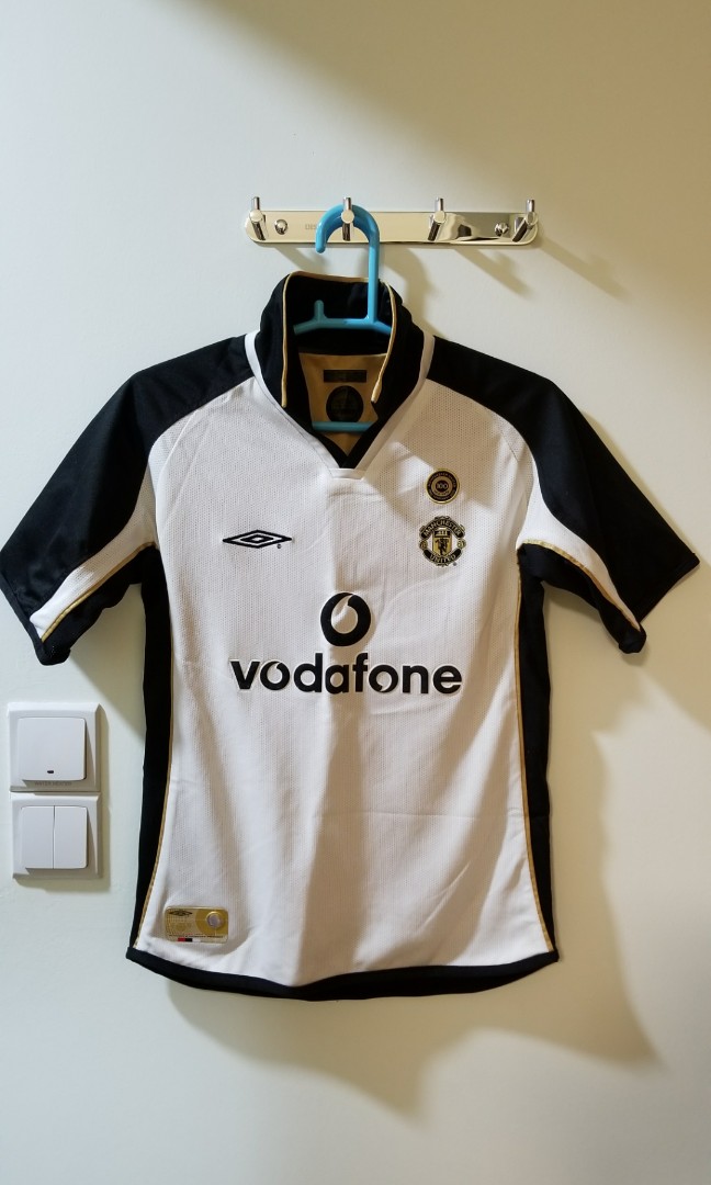 Manchester United Reversible Jersey, Men's Fashion, Activewear on Carousell