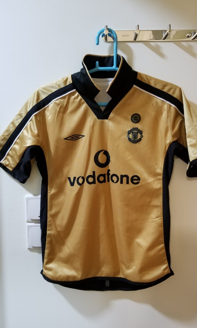 Manchester United Reversible Jersey, Men's Fashion, Activewear on Carousell