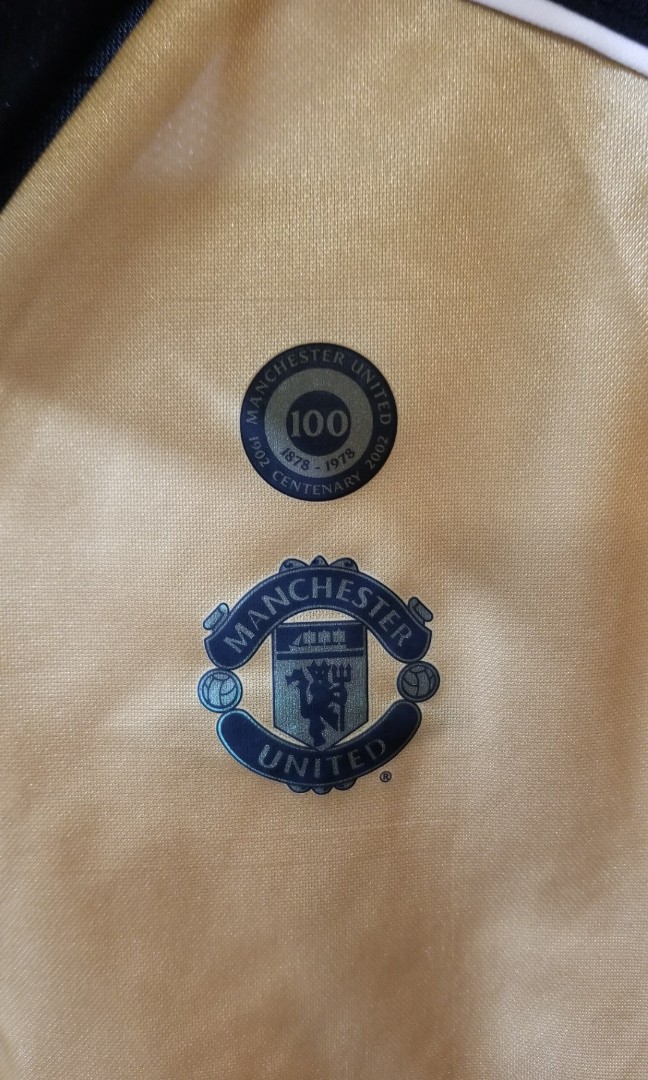 Manchester United Reversible Jersey, Men's Fashion, Activewear on Carousell