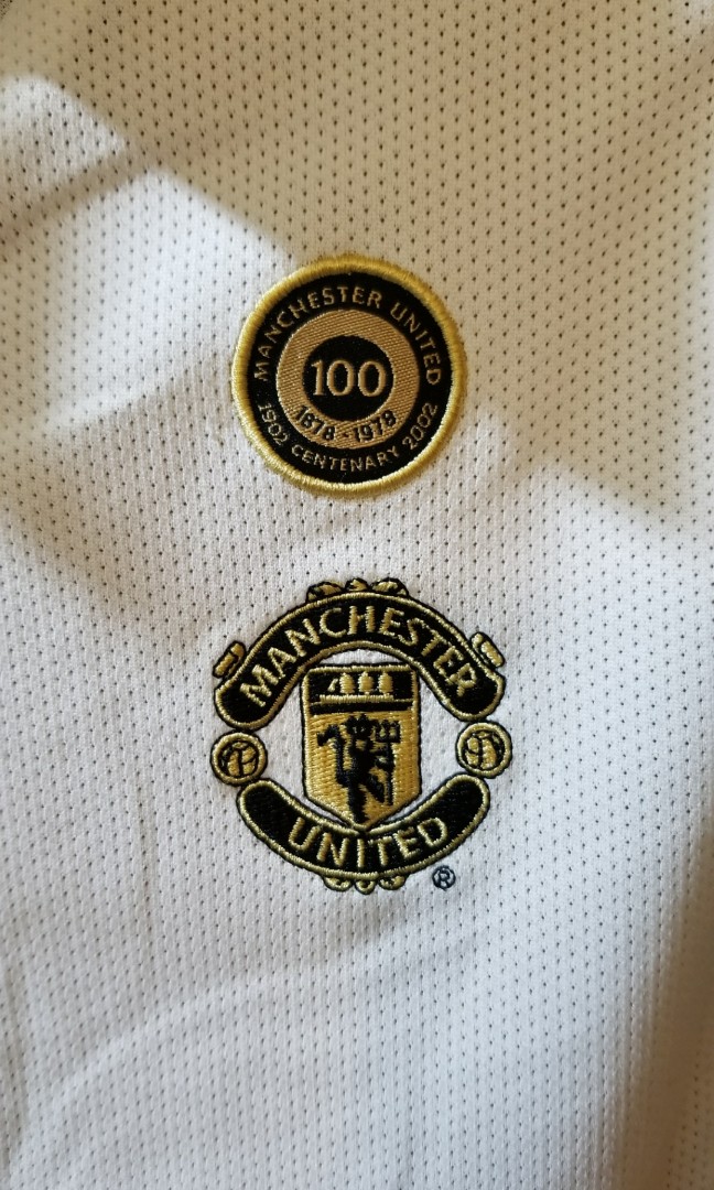 Manchester United Reversible Jersey, Men's Fashion, Activewear on Carousell