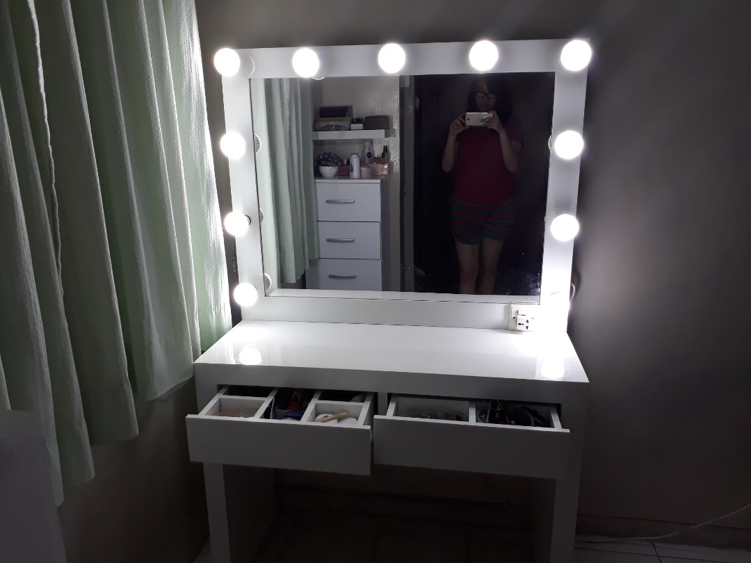 Meja rias LED, Perabotan Rumah di Carousell