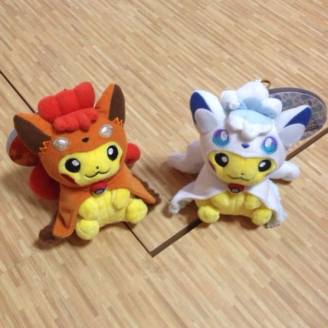 Poncho Pikachu Alola Vulpix (Rokon) Keychain, Hobbies & Toys, Toys ...