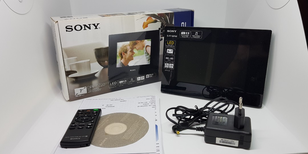 Sony Digital Photo frame DPF-D720, Photography, Cameras on Carousell