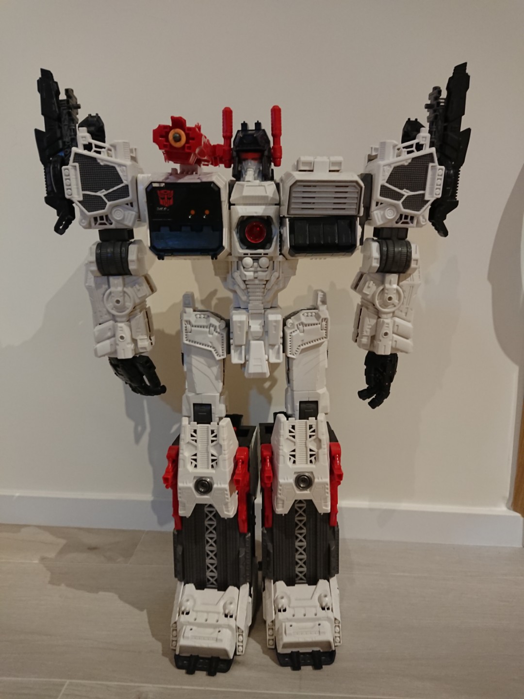 Transformers Generations Titan Class Metroplex w/Scamper, 興趣及遊戲, 玩具 ...