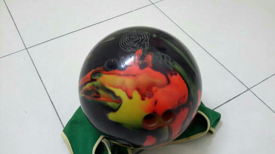 Ebonite Cyclone Bowling Ball Specs Ebonite Cyclone Bowling Ball, Red ...