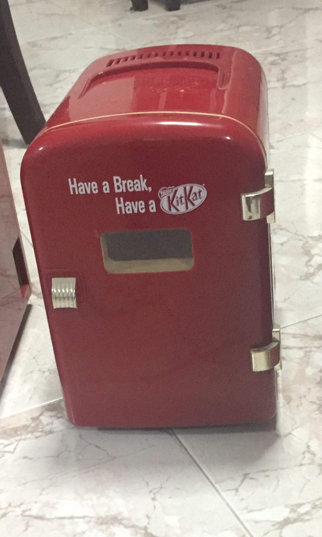 Kit Kat Mini Fridge, TV & Home Appliances, Kitchen Appliances ...