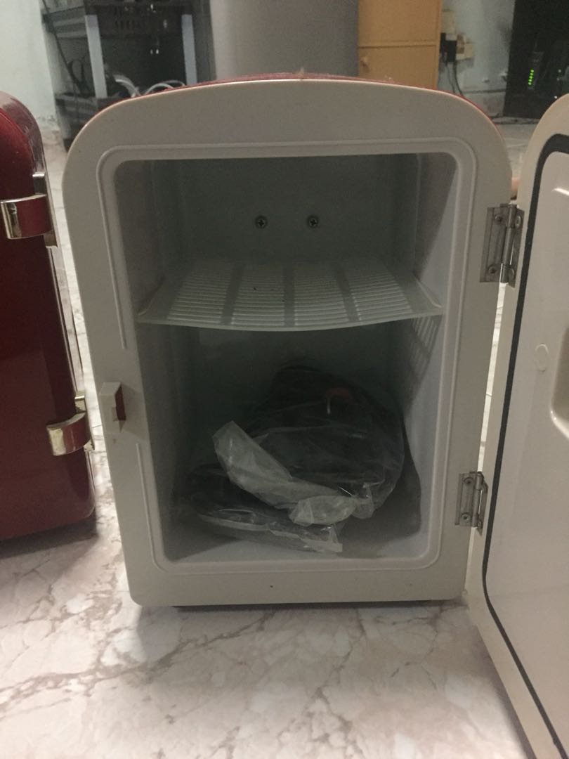 Kit Kat Mini Fridge, TV & Home Appliances, Kitchen Appliances ...