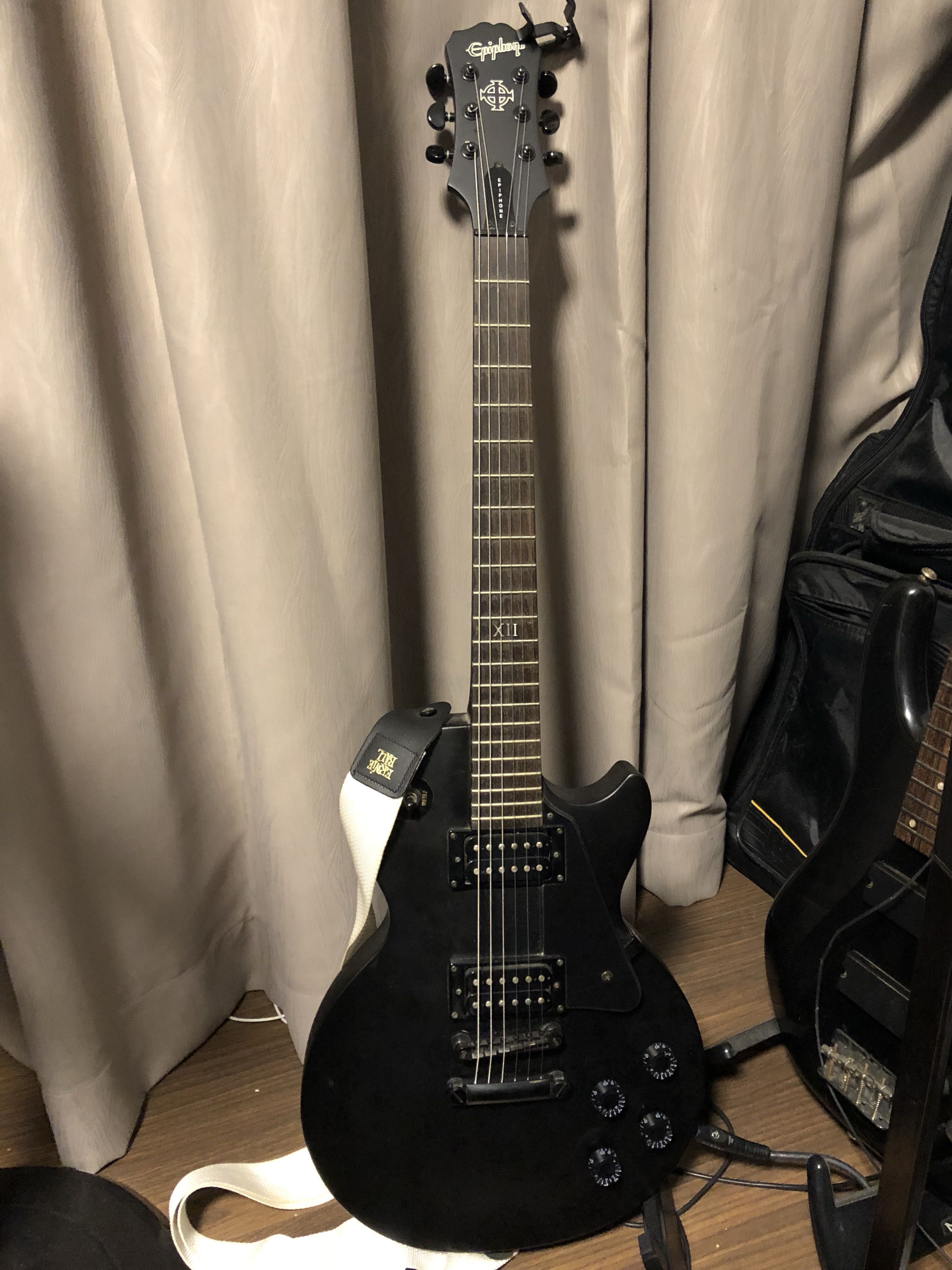 Epiphone les paul - goth edition, Hobbies & Toys, Music & Media ...
