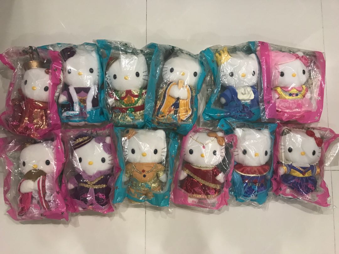 Hello Kitty - King and Queen sets, Hobbies & Toys, Toys & Games on Carousell