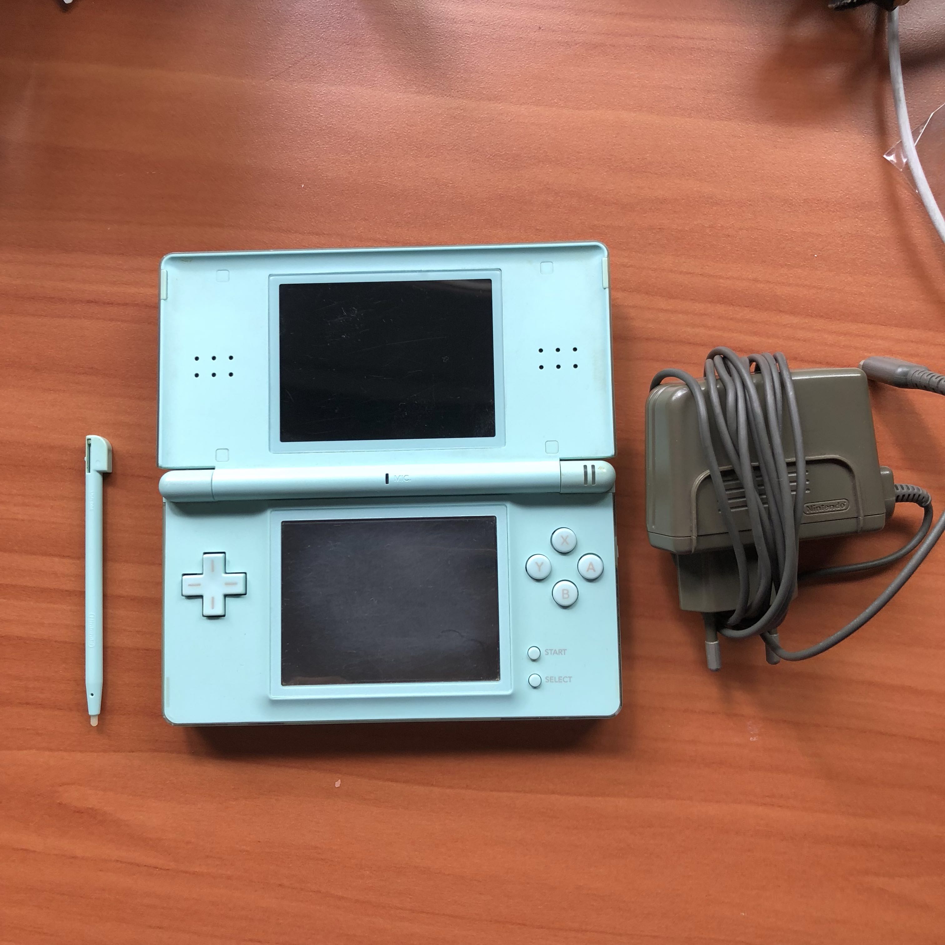 Nintendo DS Lite (game included), Video Gaming, Video Game Consoles ...