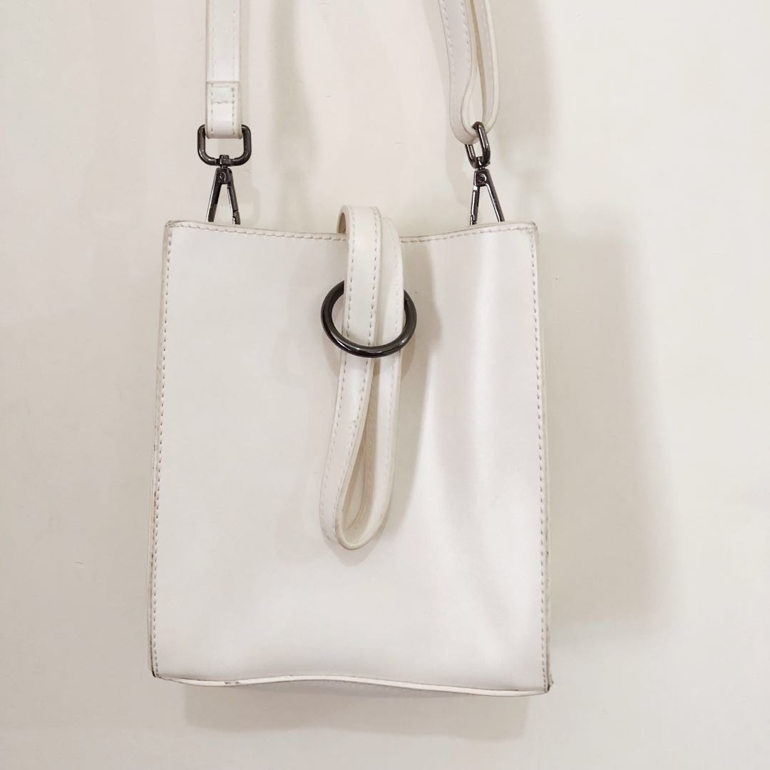 Berrybenka Label Johanna Slingback - White, Fesyen Wanita, Tas & Dompet ...