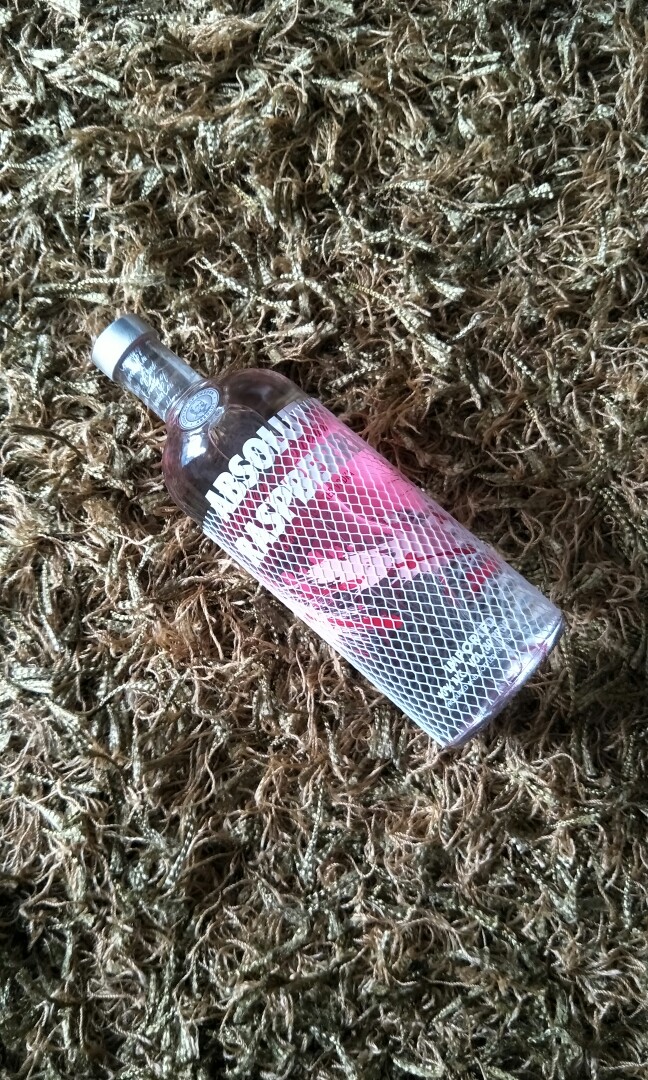 Absolut Vodka Raspberry 1L, Food & Drinks, Alcoholic Beverages on Carousell