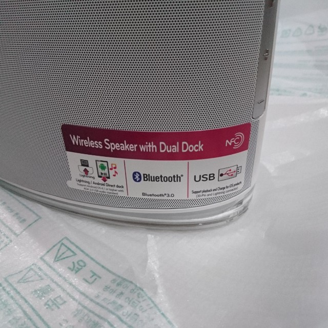 LG Wireless Docking Speaker ND5530, Electronics, Audio on Carousell