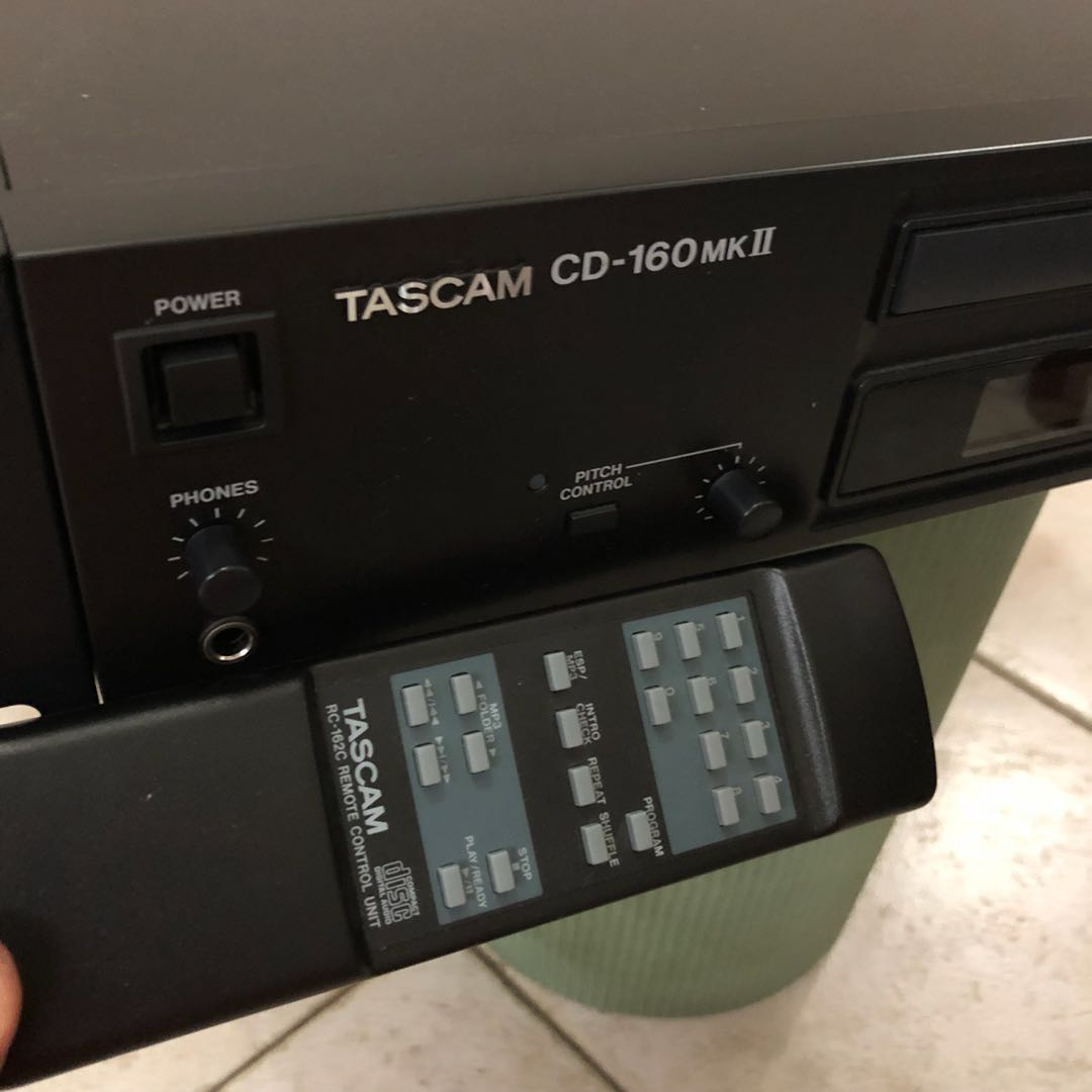 TASCAM CD-160 mk2 19 inch rackmount CD Player, Audio, Portable Music Players on Carousell