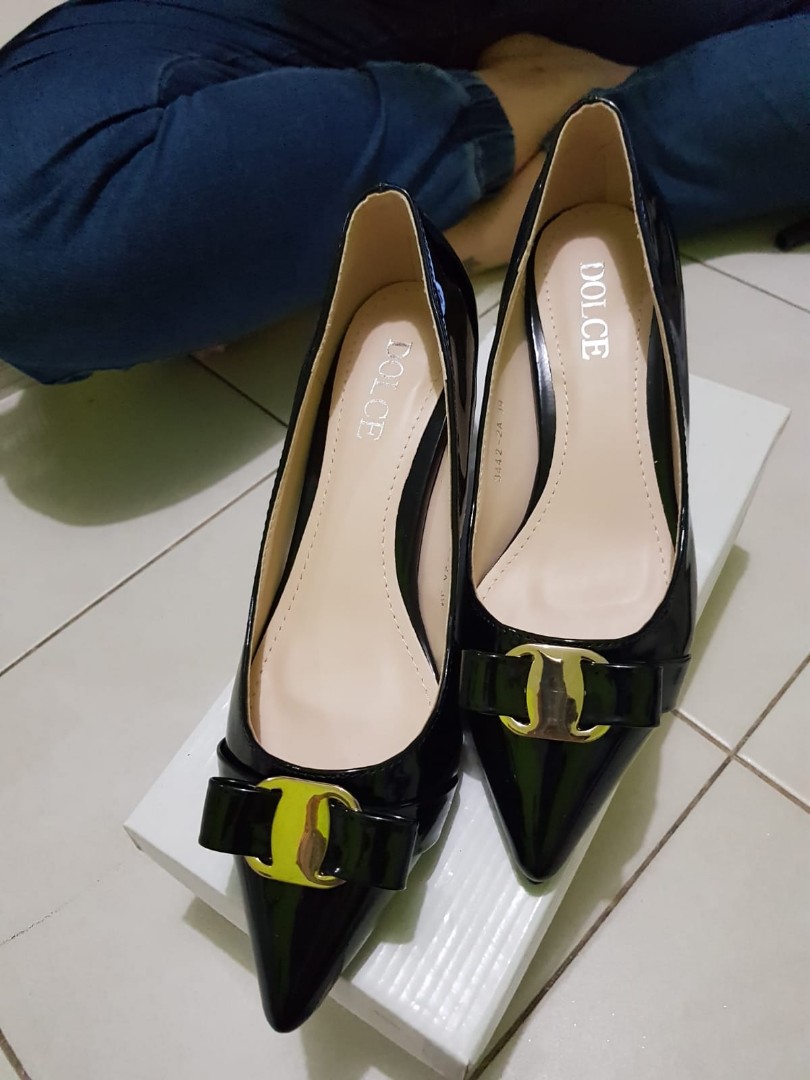 Black pumps, Women's Fashion, Footwear, Heels on Carousell