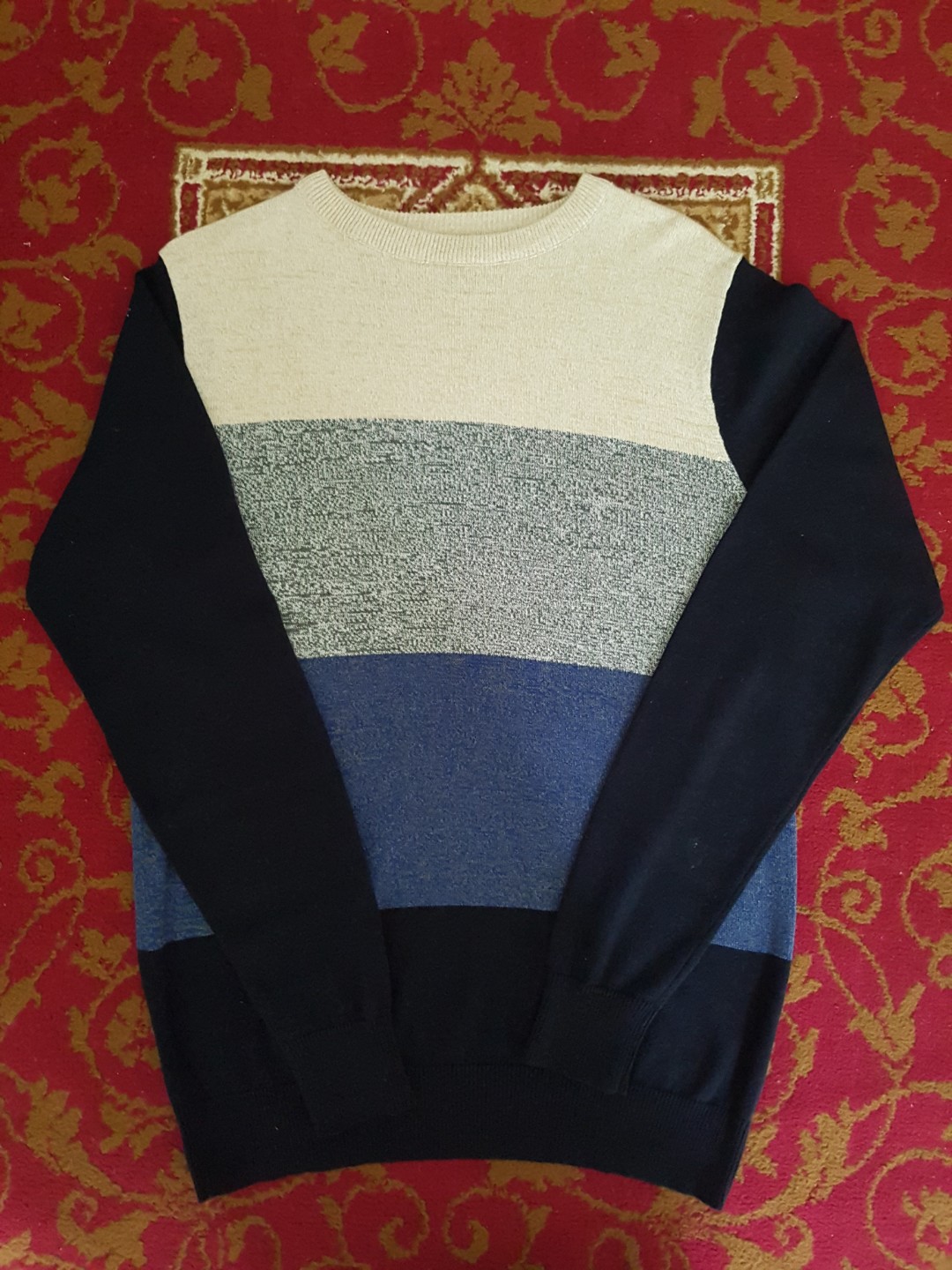 Original MOC sweeter, Fesyen Pria, Pakaian di Carousell